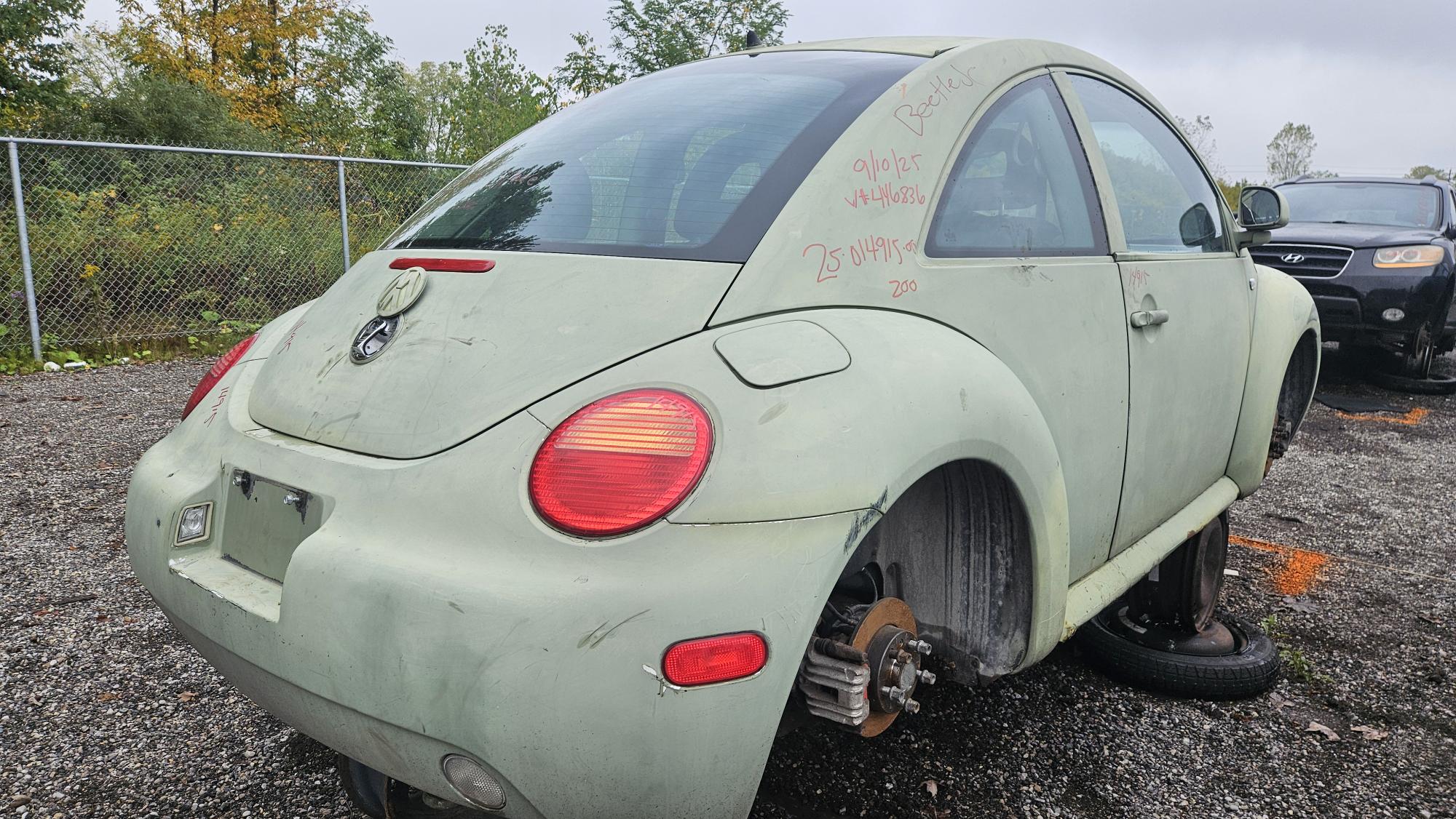 VOLKSWAGEN NEW BEETLE 2000 | London | Kenny U-Pull