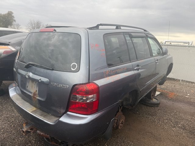 TOYOTA HIGHLANDER 2004 | London | Kenny U-Pull